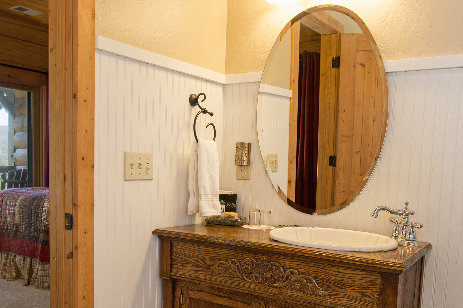 Browse Our Rooms | Lazy Bear Lodge