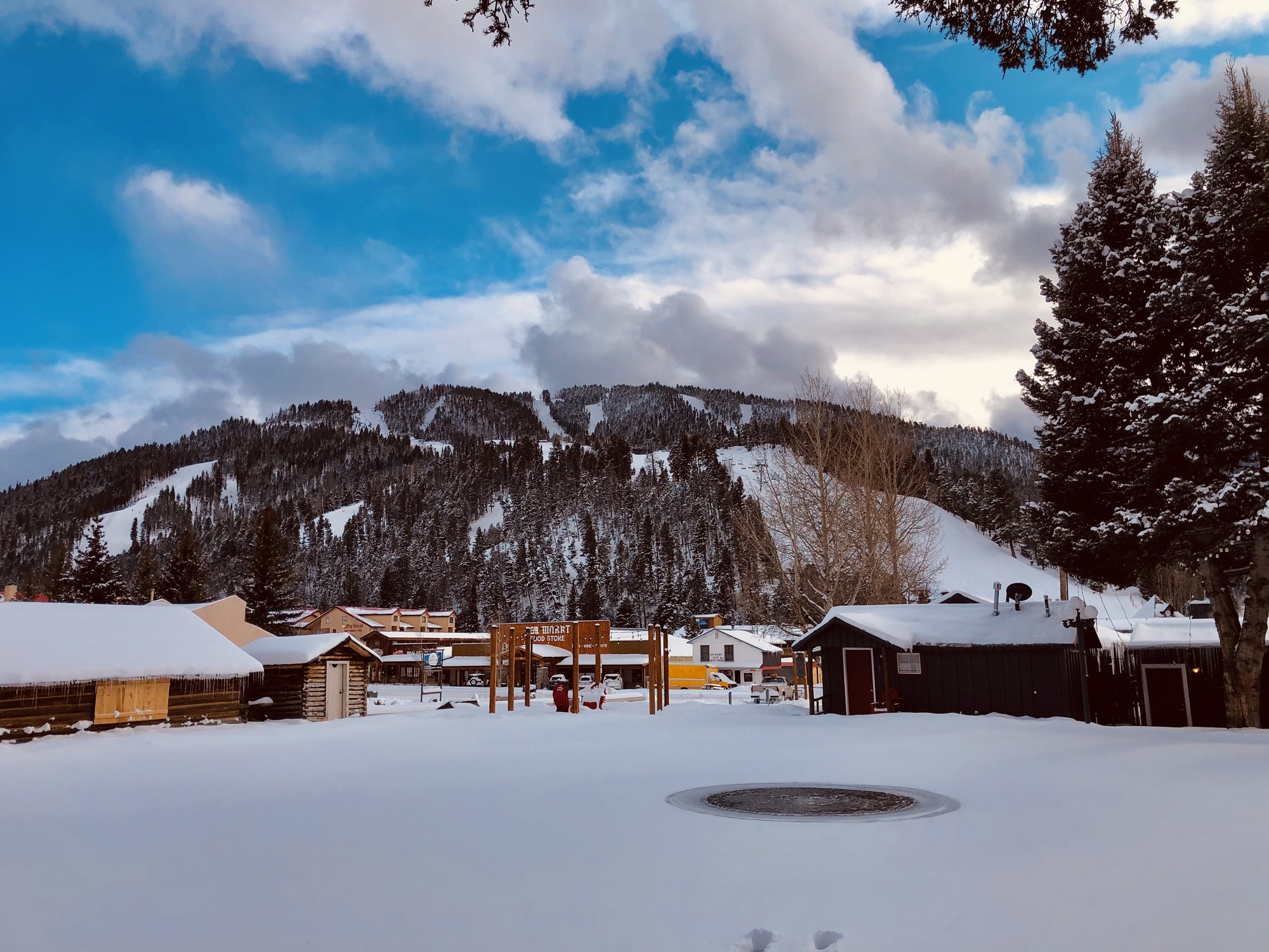 Pioneer Lodge 2 | Red River, NM Lodging