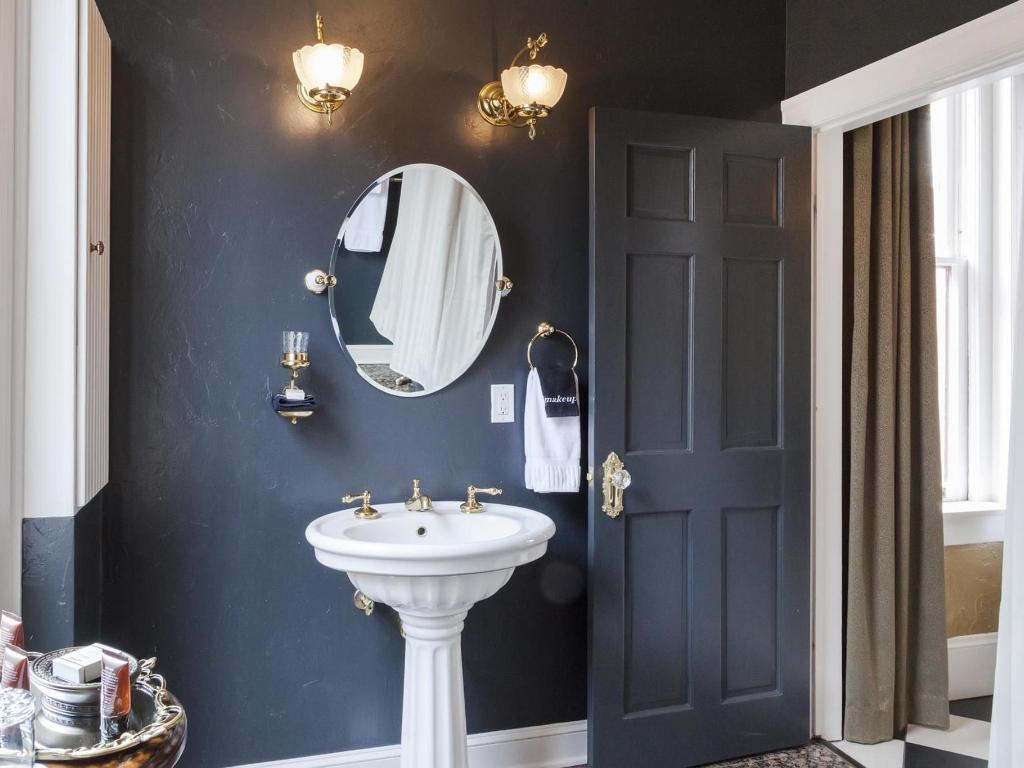 Suites - Denver, Colorado | Patterson Inn