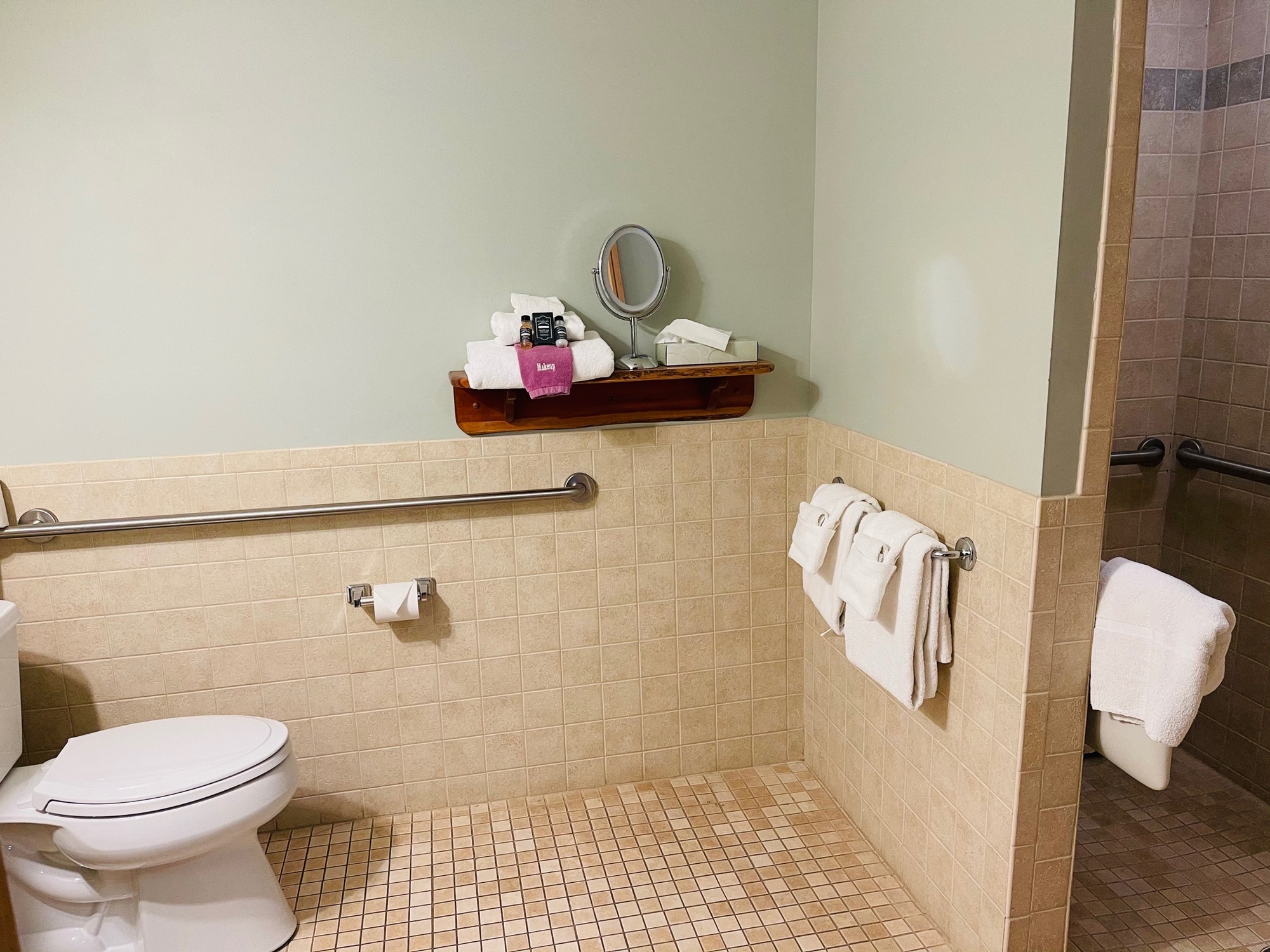 Hotel Floyd in Floyd, Virginia - Floyd Center for the Arts - 2 Queen - 102