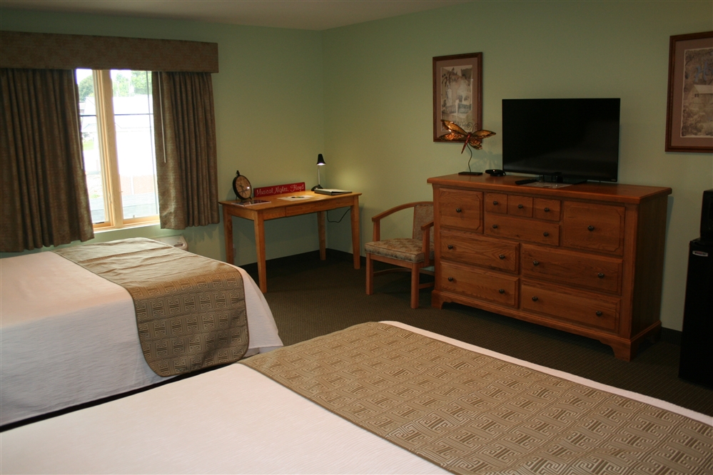 Hotel Floyd in Floyd, Virginia - Floyd Press Room - 2 Queen Beds - 301