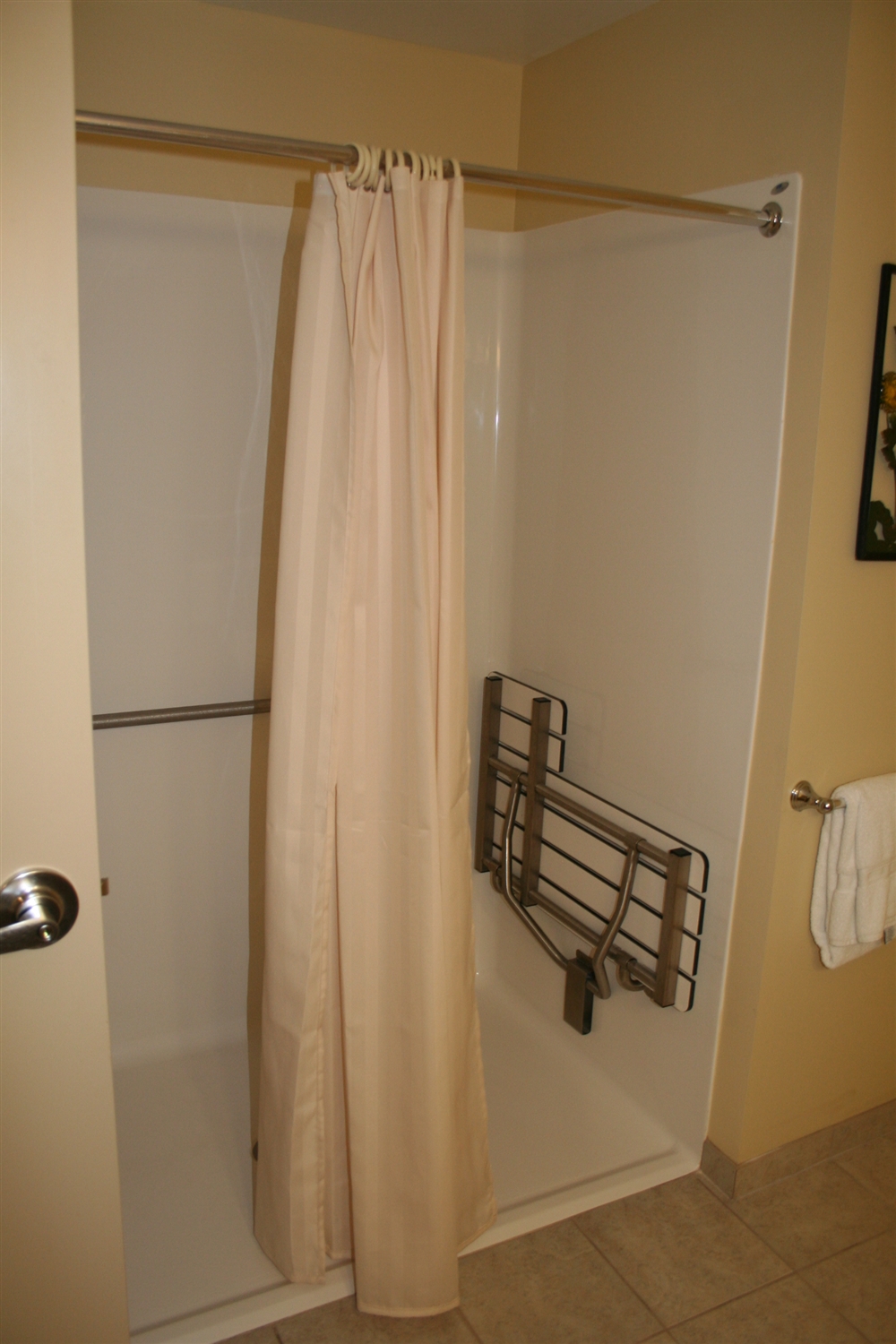 Hotel Floyd in Floyd, Virginia - Finder's Keepers (ADA accessible) - 1 ...