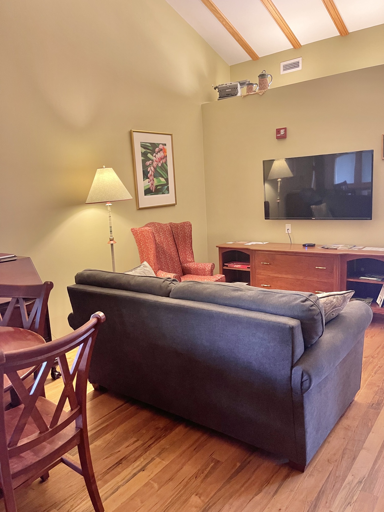 Hotel Floyd in Floyd, Virginia - Floyd Writers' Suite - 2BR Suite, 2 ...