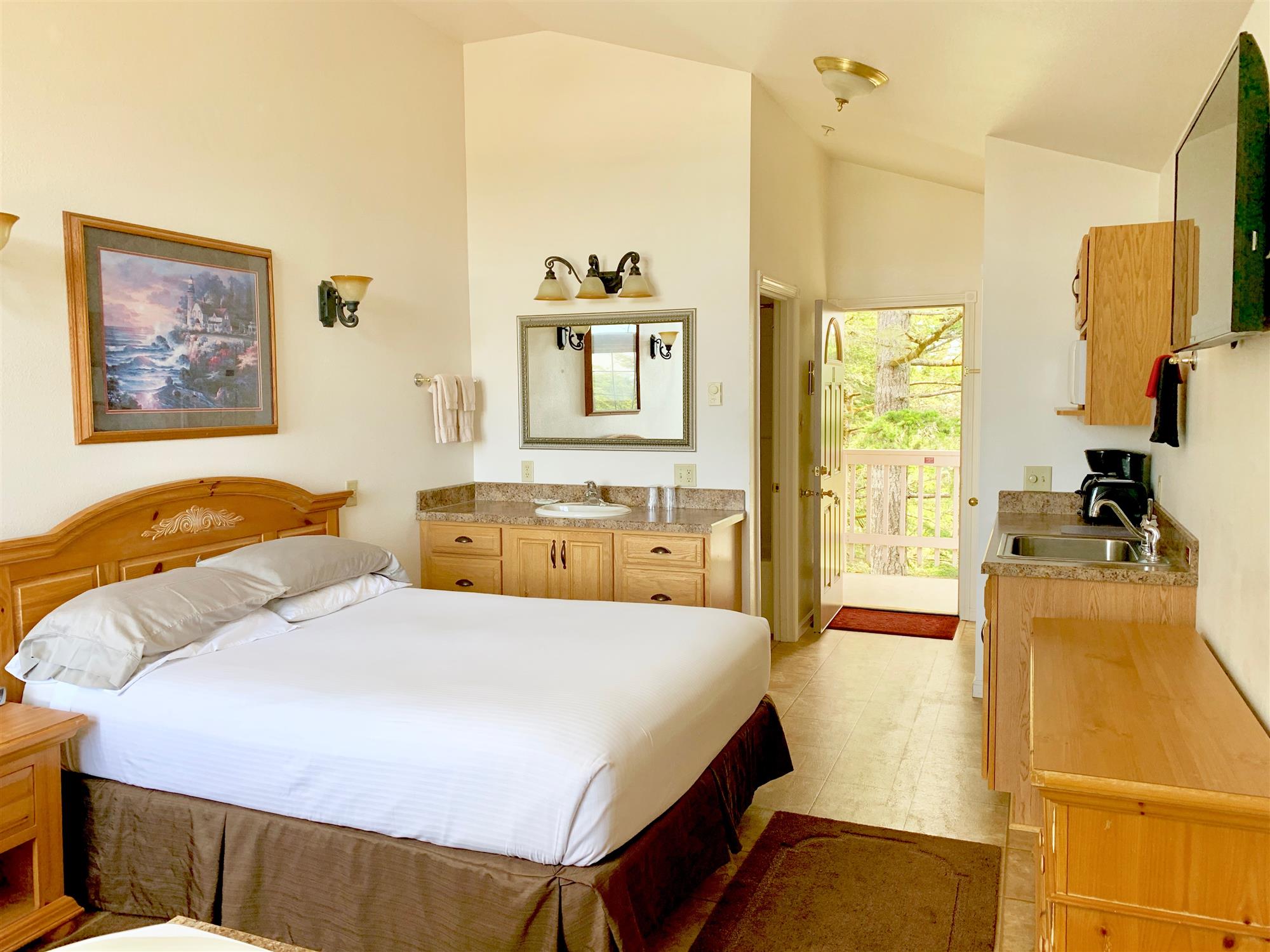 Landmark Inn in Florence, Oregon - 11) ROOM 11