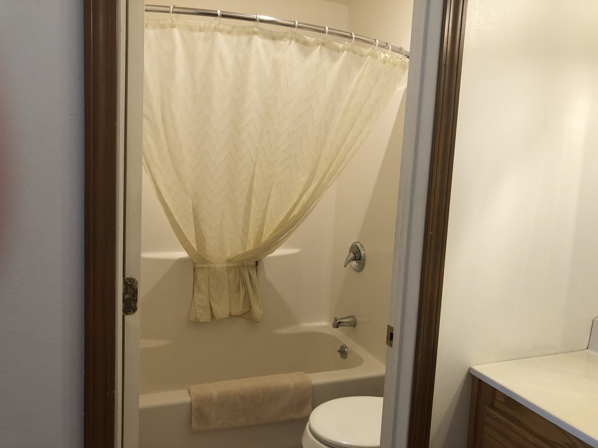 Landmark Inn in Florence, Oregon - 07) ROOM 7