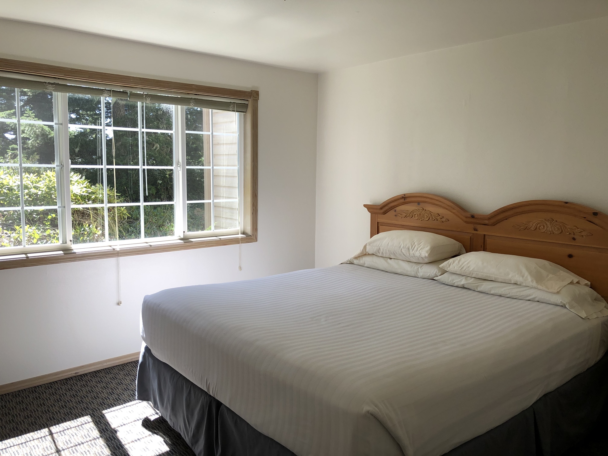 Landmark Inn in Florence, Oregon - 02) ROOM 2