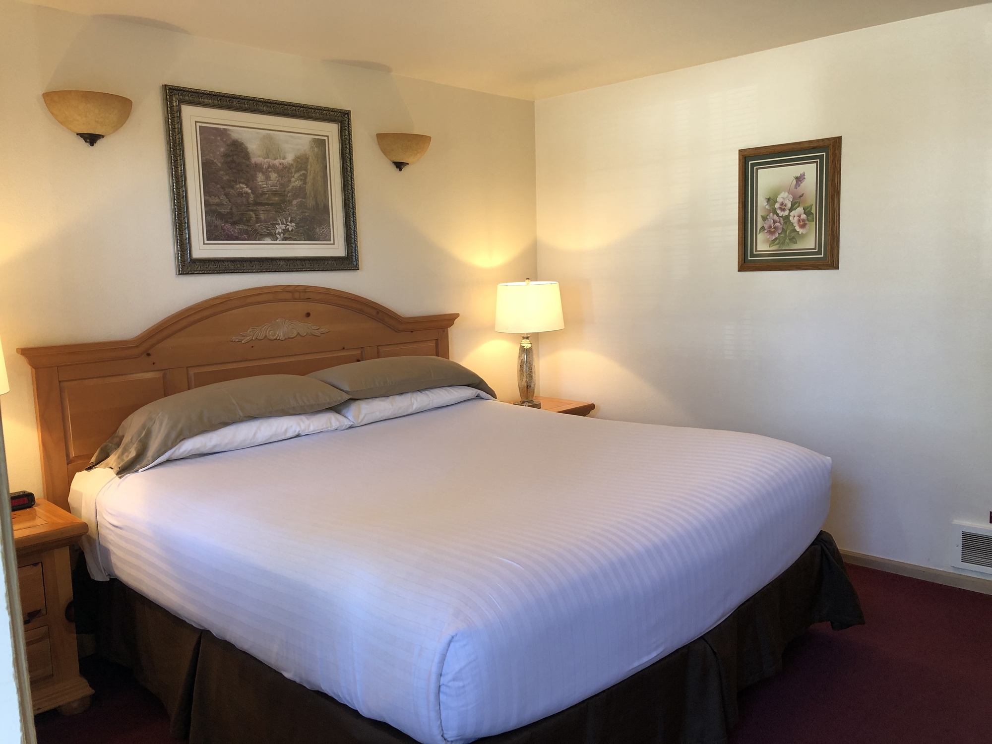 Landmark Inn in Florence, Oregon - 03) ROOM 3