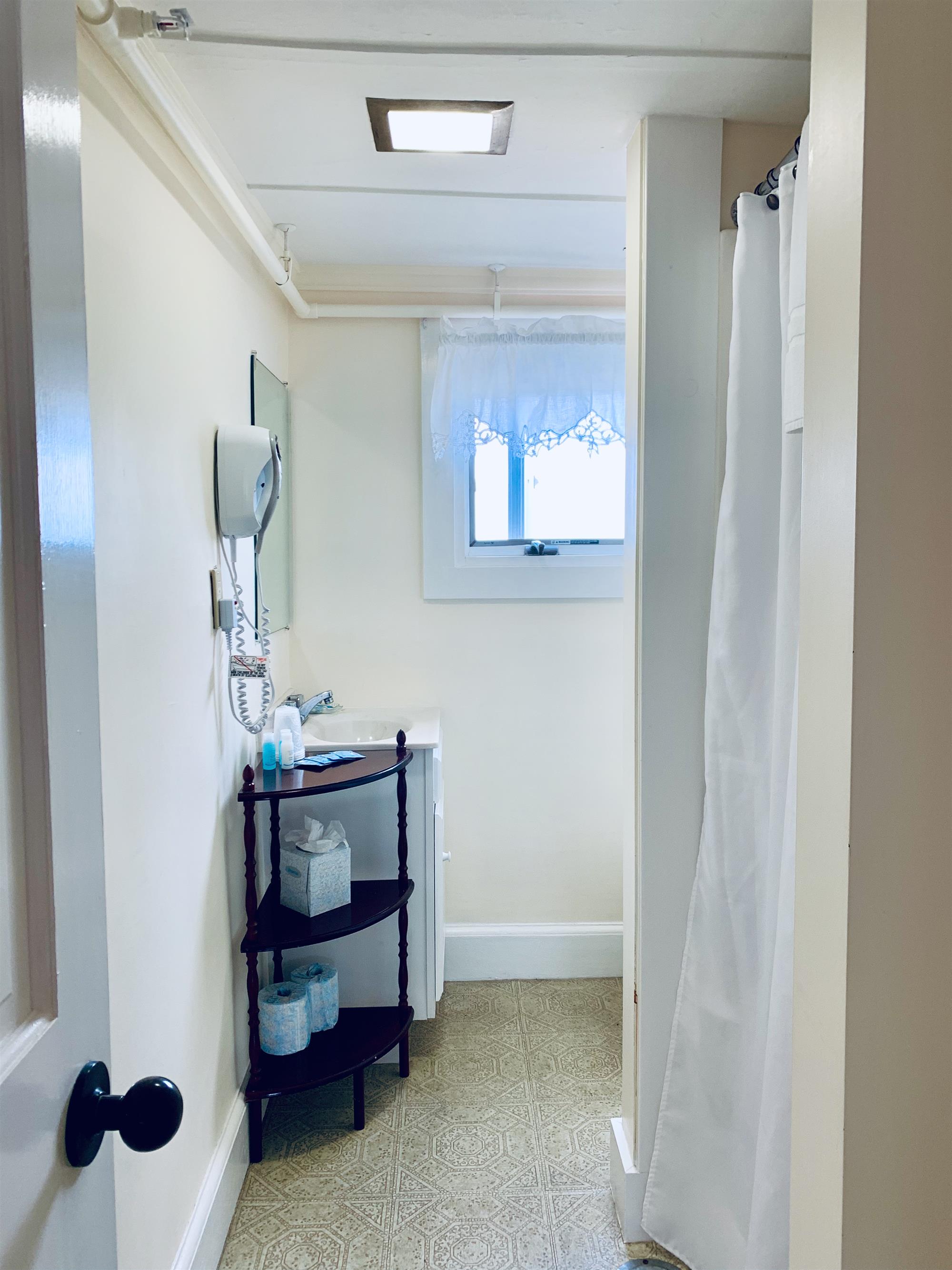 Seaside Inn and Barn Cafe/ Ocean House Hotel in Port Clyde, Maine - 17 ...