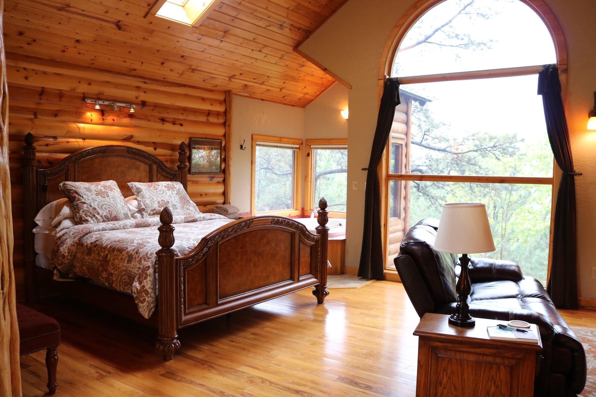 Treehouse Cottages in Eureka Springs, Arkansas - 05 Lofty Lookout Treehouse