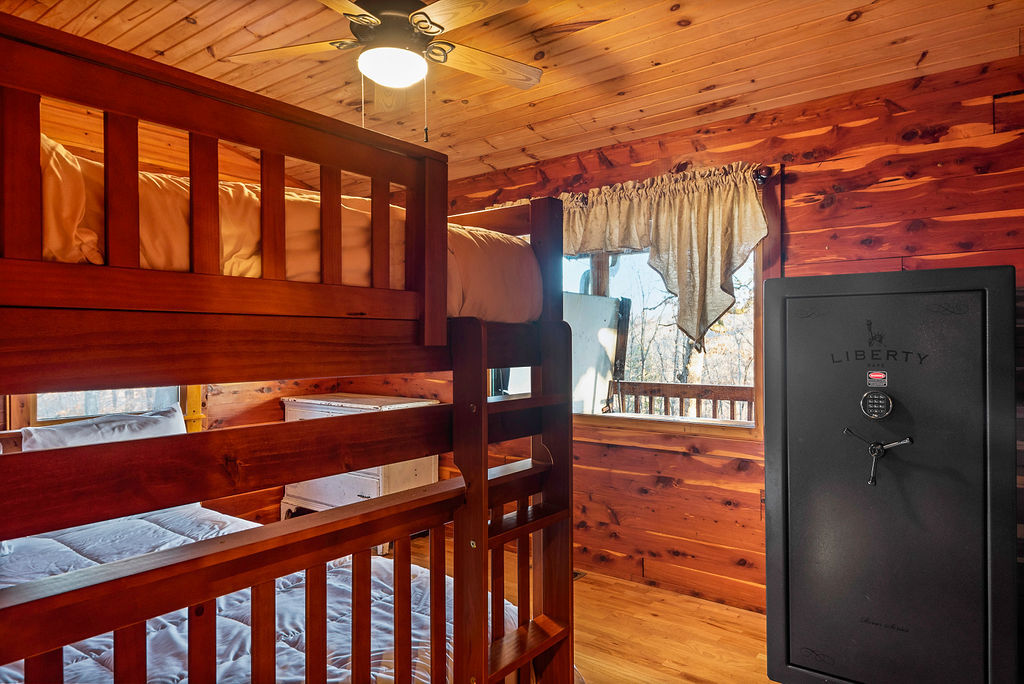 Ozk Cabins in Ponca, Arkansas - Fly Away Cabin