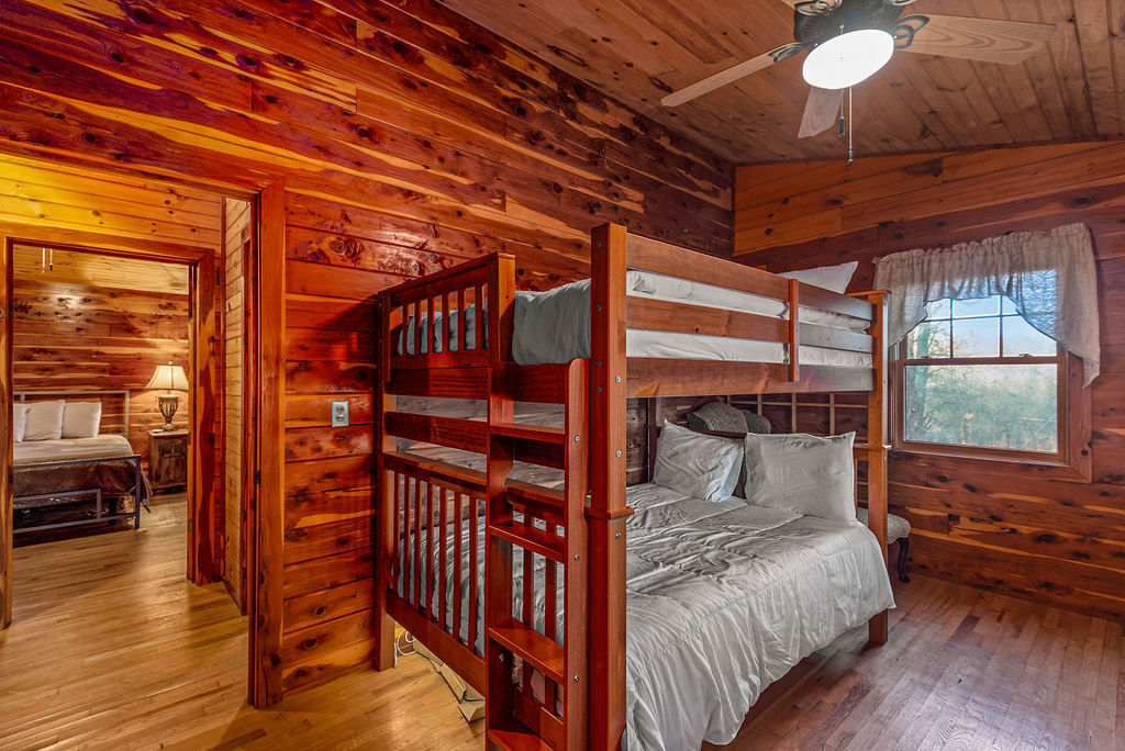 Ozk Cabins in Ponca, Arkansas - Fly Away Cabin