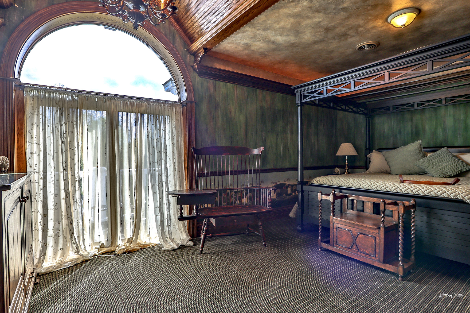 Sebring Mansion Inn and Spa in Sebring, Ohio - Americana Suite