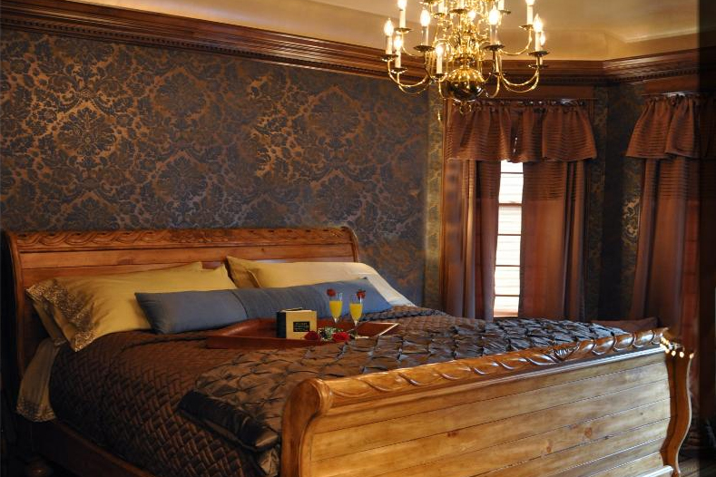 Sebring Mansion Inn and Spa in Sebring, Ohio - Currier and Ives