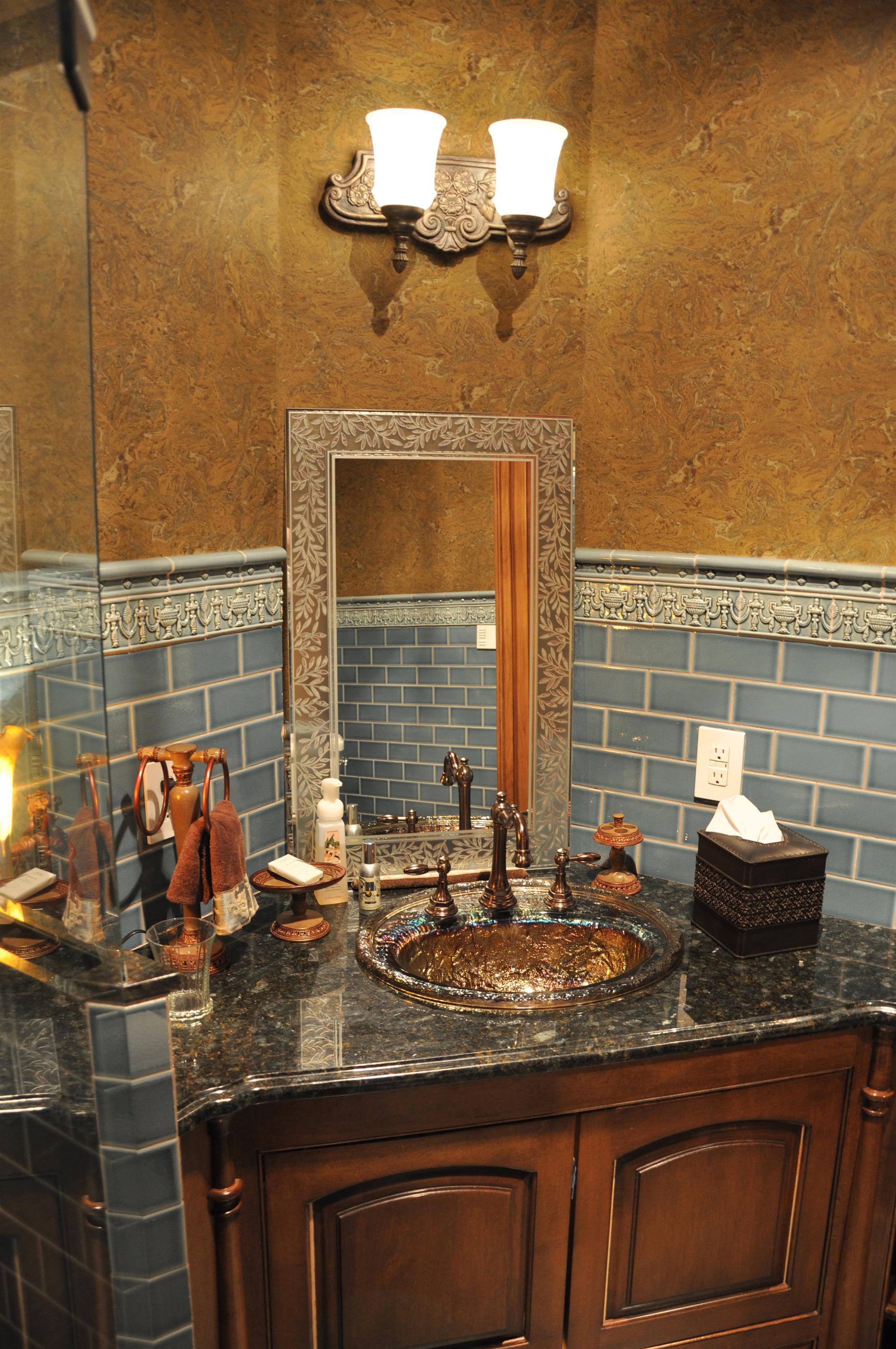 Sebring Mansion Inn and Spa in Sebring, Ohio - Leigh Suite