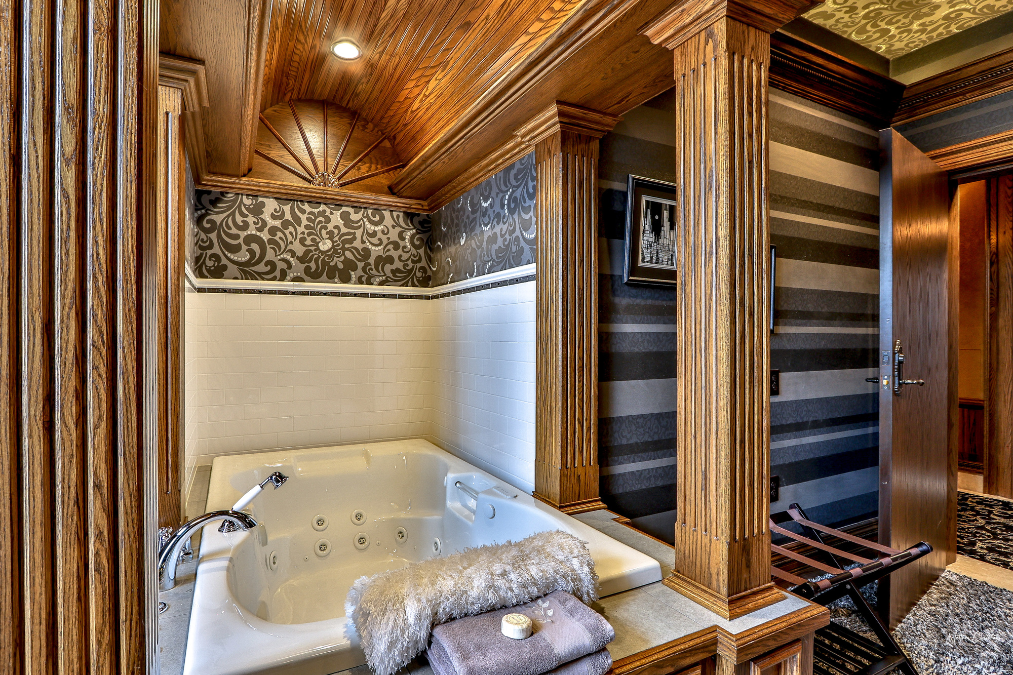 Sebring Mansion Inn and Spa in Sebring, Ohio - Modern Suite