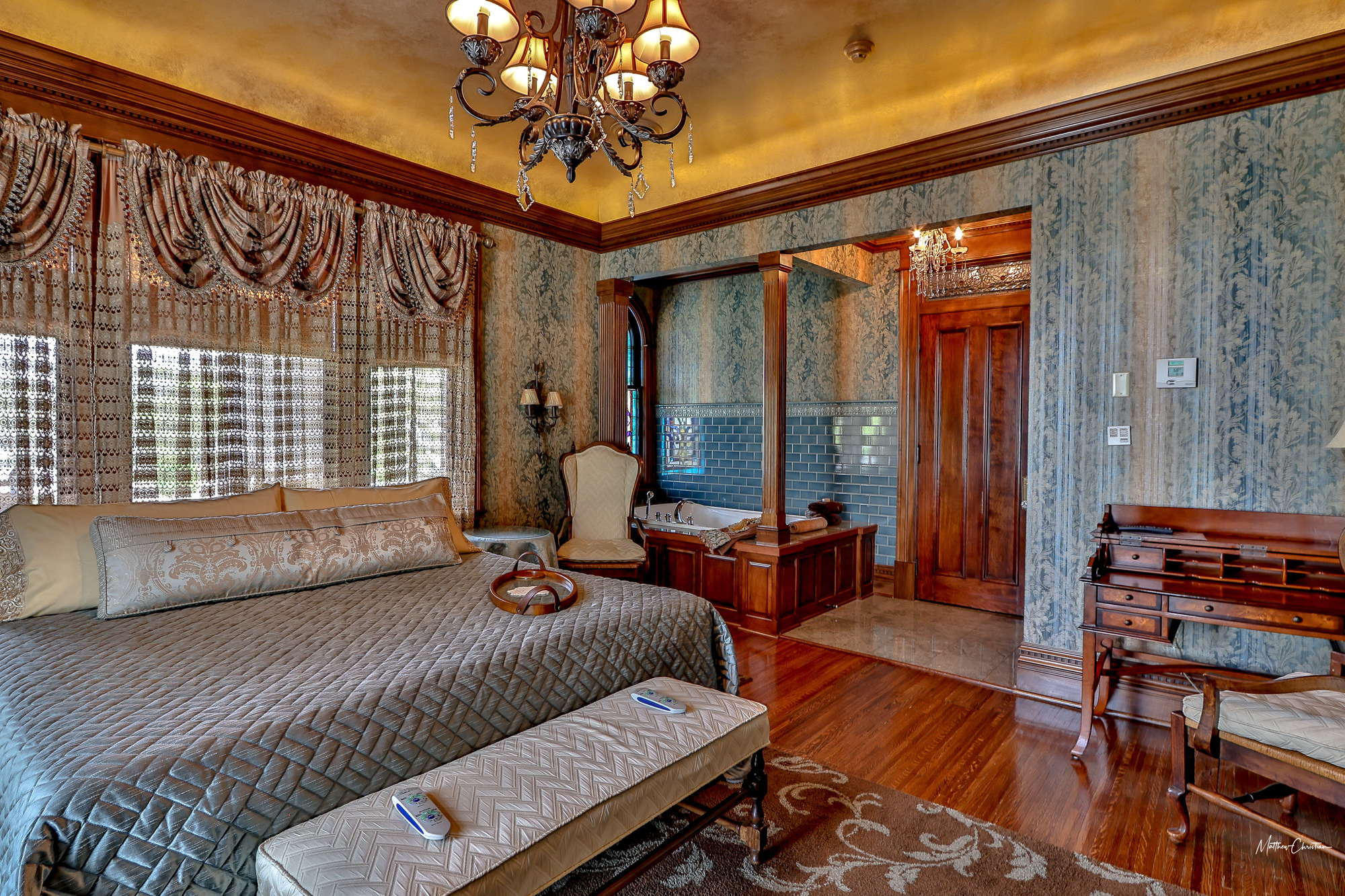 Sebring Mansion Inn and Spa in Sebring, Ohio - Leigh Suite