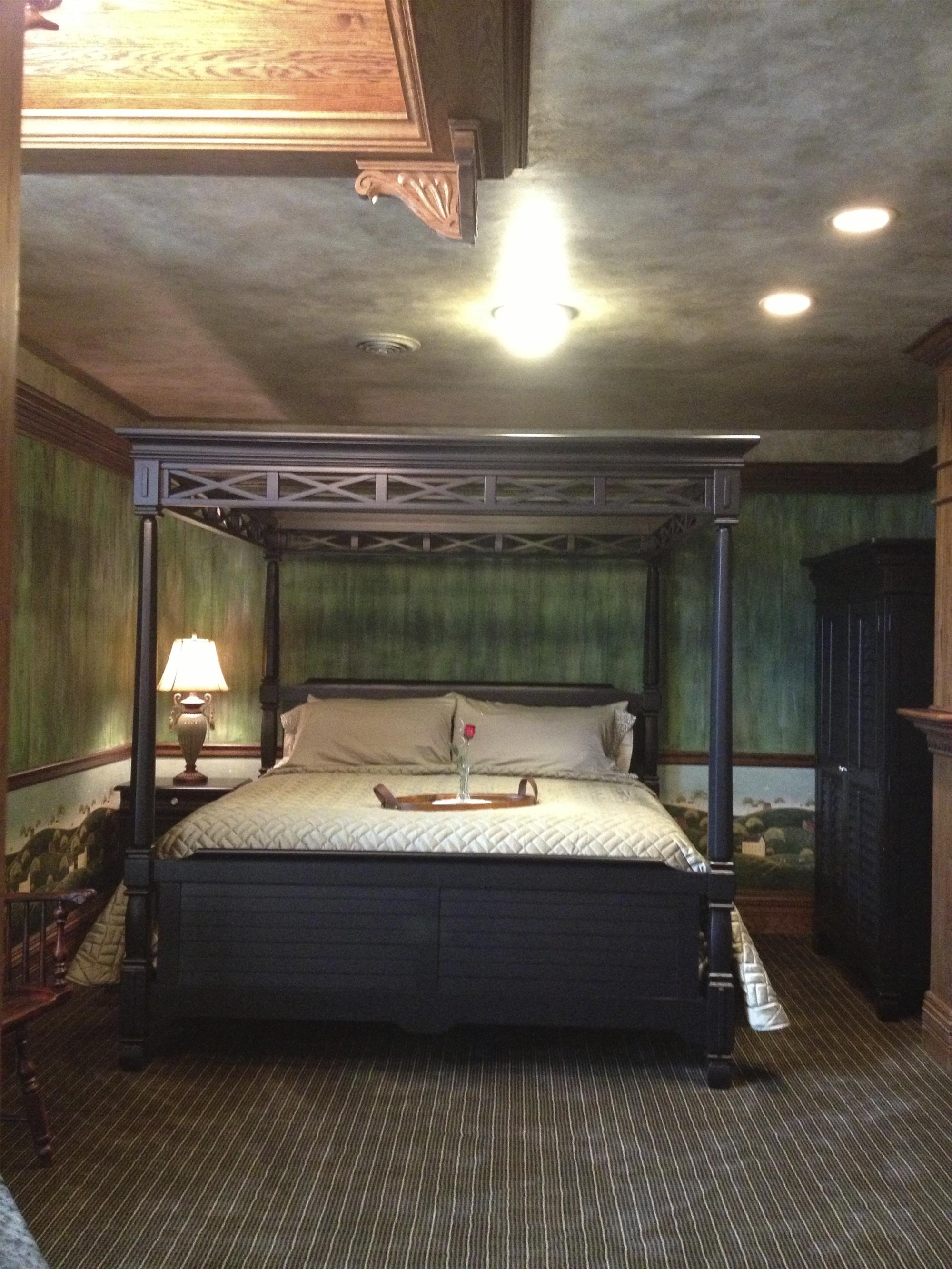 Sebring Mansion Inn and Spa in Sebring, Ohio - Americana Suite